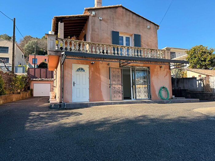 Appartement à louer - Sud, La Gaude - 4 pièces - 3 chambres