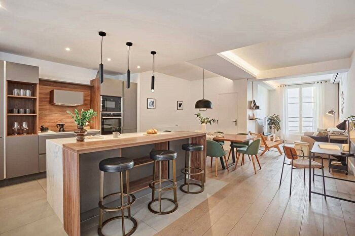 Appartement à louer - Porte Saint Denis-Paradis, Paris ème arrondissement - 3 pièces - 3 chambres