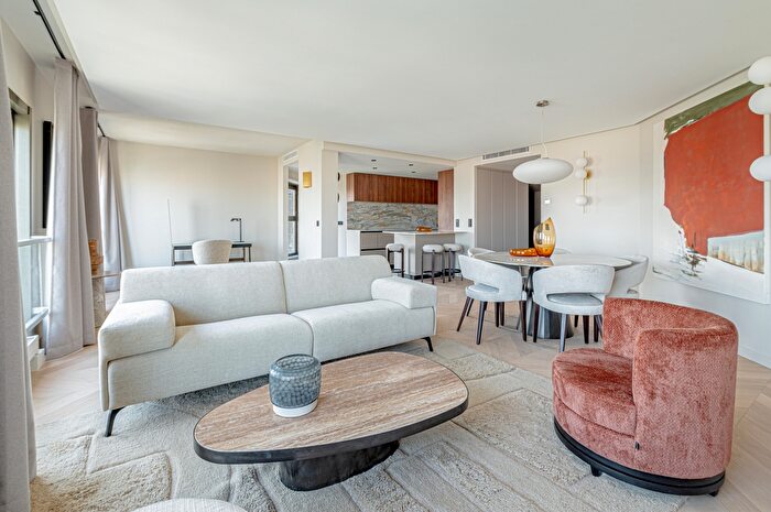Appartement 4 pièces à Paris 15ème, Dupleix, Motte Picquet, à louer