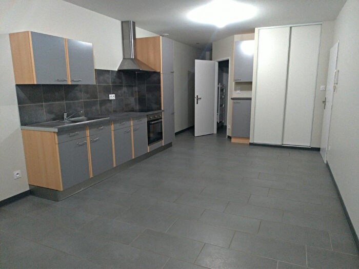 Appartement à louer - Charmes - 2 pièces - 1 chambre