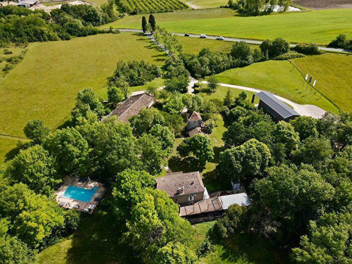 Maison à vendre - Saint-Étienne-de-Villeréal - 18 pièces - 11 chambres