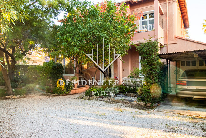 Maison à vendre - Hyères, Centre-ville - 8 pièces - 6 chambres