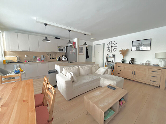 Appartement à louer - Chilly-Mazarin, Nord - 4 pièces - 3 chambres