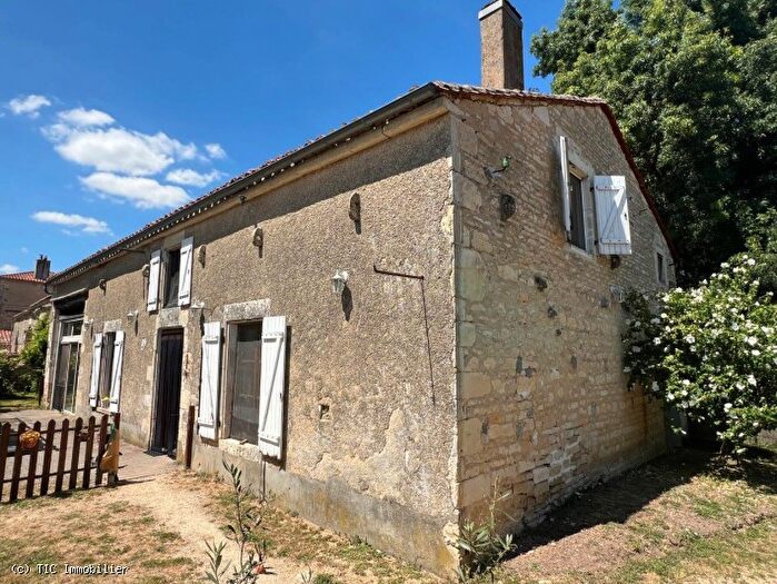 Maison 8 pièces à vendre à Villefagnan