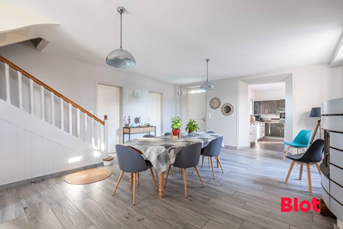 Maison à vendre - Montauban-de-Bretagne - 9 pièces - 7 chambres