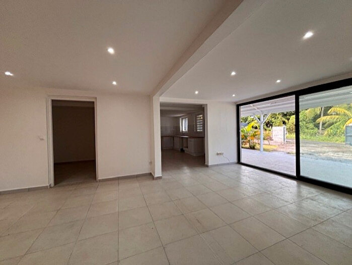 Maison à louer - Capesterre-Belle-Eau - 5 pièces - 3 chambres