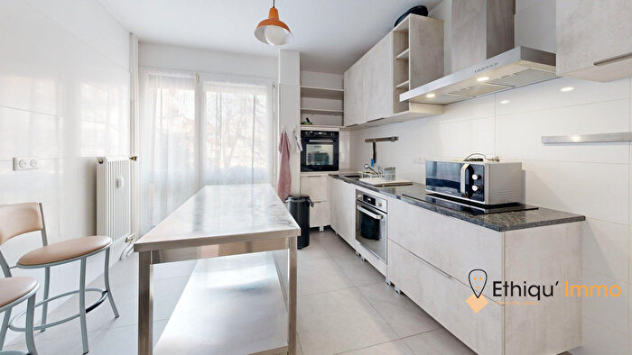 Appartement à vendre - Strasbourg, Neudorf, Etoile, Gare, Schluthfeld - 4 pièces - 3 chambres