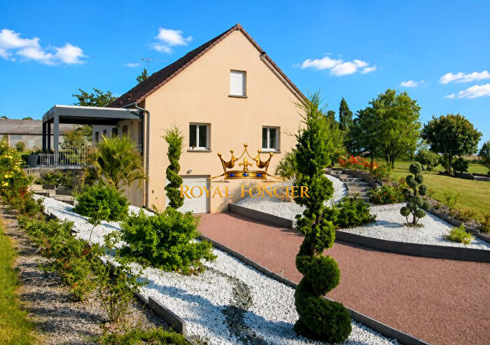 Maison 7 pièces à Barrou, à vendre