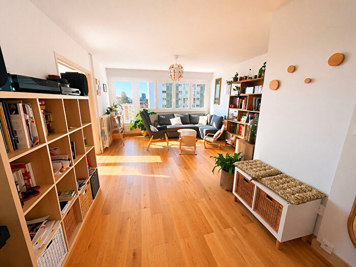 Appartement à vendre - Quartiers Centre, Colombier - 5 pièces - 3 chambres