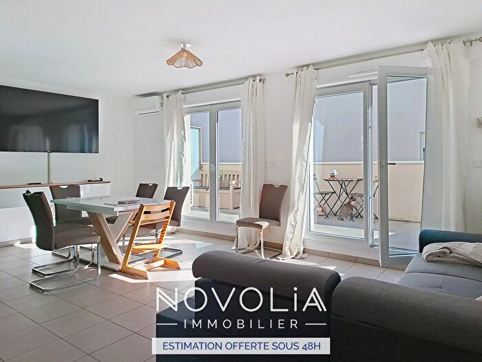 Appartement à vendre - Vénissieux, Centre-ville - 4 pièces - 3 chambres