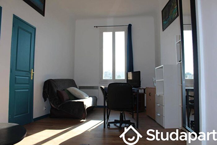 Appartement à louer - Endoume, Marseille ème arrondissement - 1 pièce - 1 chambre