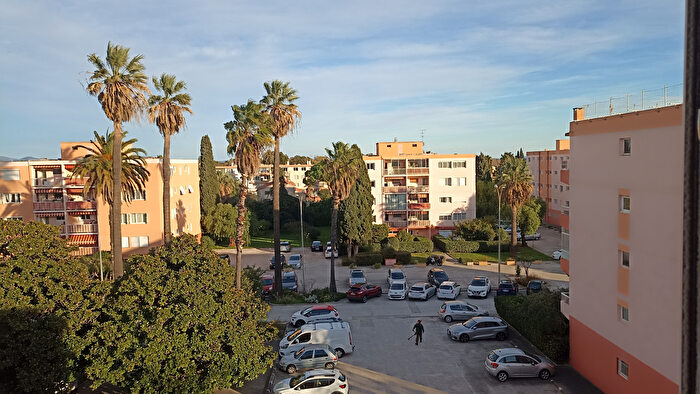 Appartement à louer - Hyères, Gare, Godillot - 3 pièces - 2 chambres