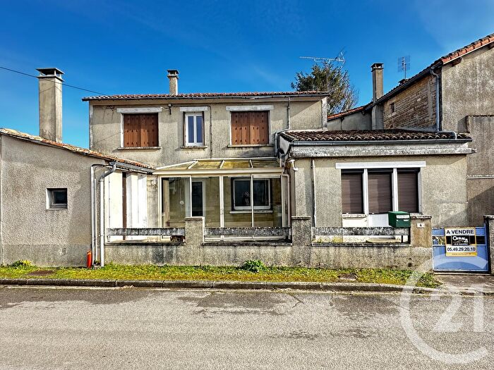 Maison à vendre - Paizay-Naudouin-Embourie - 5 pièces - 3 chambres