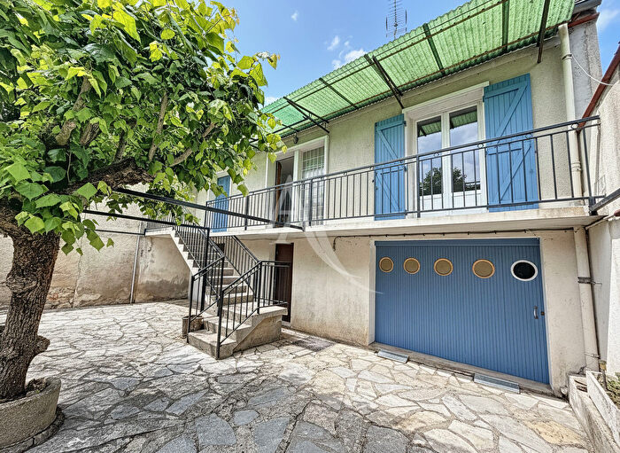 Maison 2 pièces à Puy-l'Évêque, à louer
