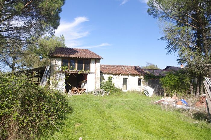 Maison 8 pièces à Saint-Jean-Poutge, à vendre