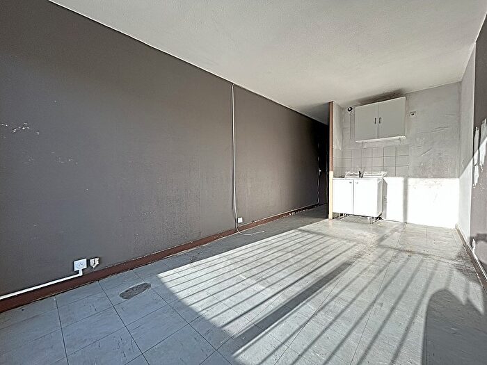 Appartement à louer - Grigny, Grigny, Gare - 1 pièce