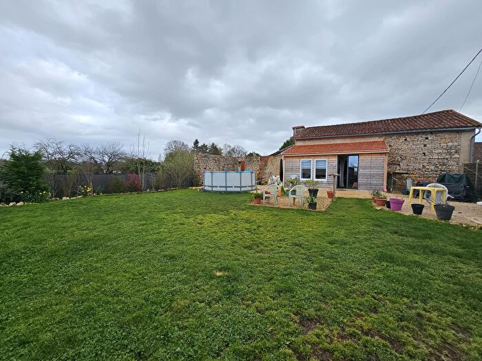 Maison à vendre - Chasseneuil-sur-Bonnieure - 4 pièces - 2 chambres