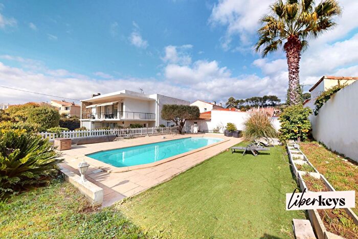 Maison à vendre - La Penne-sur-Huveaune - 6 pièces - 4 chambres