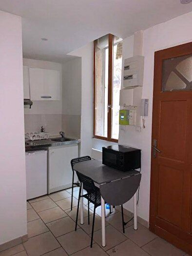 Appartement à louer - Arènes, Nîmes - 1 pièce