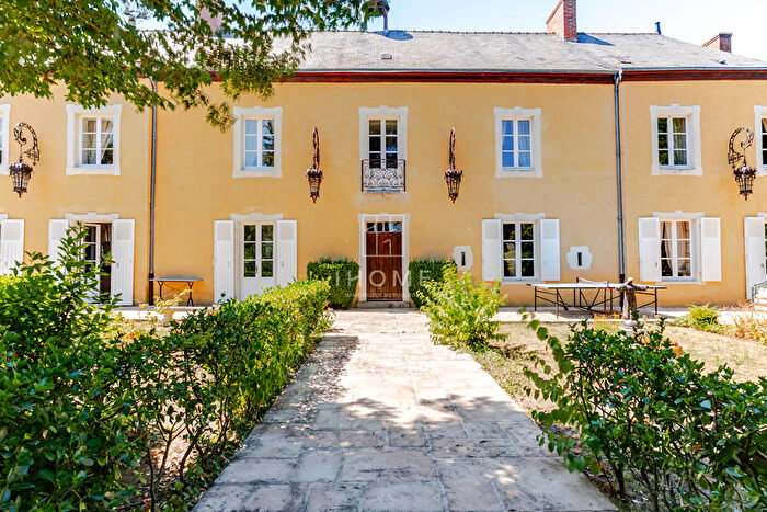 Parigné-le-Pôlin : Maison 11 pièces à vendre