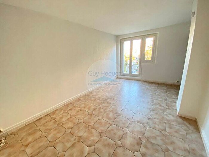 République-Université, Nanterre : Appartement 4 pièces à louer