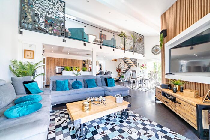 Maison à vendre - Mirefleurs - 6 pièces - 3 chambres