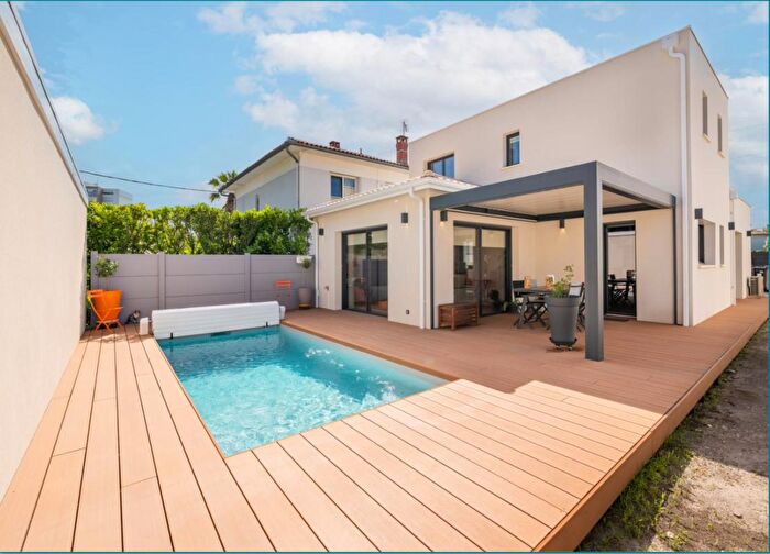 Maison 4 pièces à Salles, à vendre
