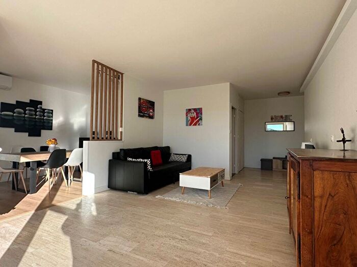 Appartement à louer - Écully - 5 pièces - 3 chambres