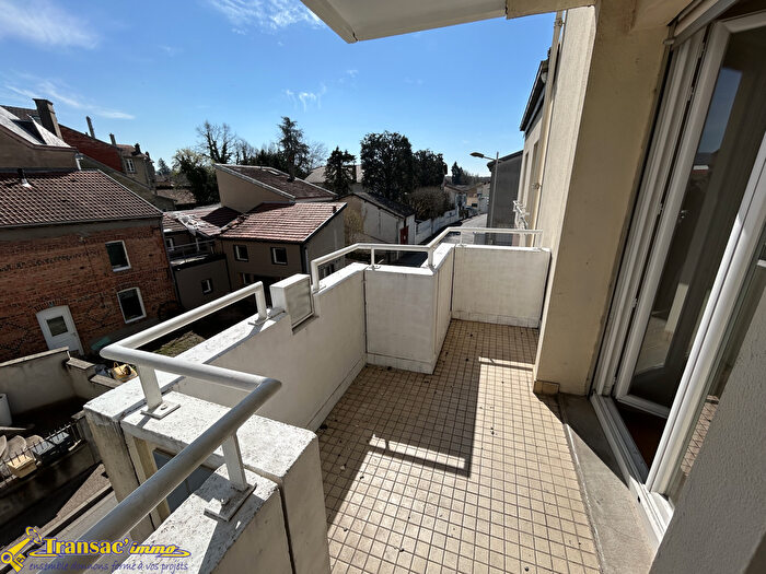 Appartement à vendre - Puy-Guillaume - 3 pièces - 2 chambres