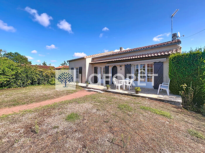 Maison à vendre - Saint-Jean-de-Thouars - 5 pièces - 4 chambres