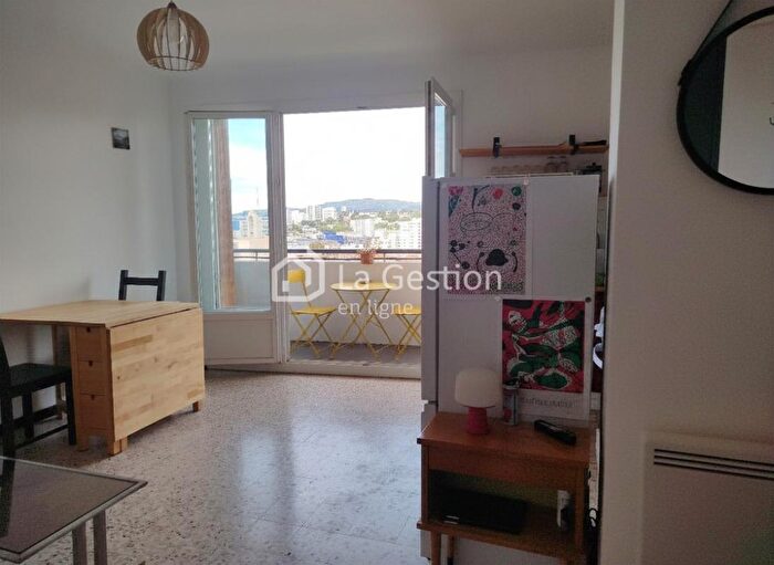 Marseille e, Chutes Lavie : Appartement 2 pièces à louer