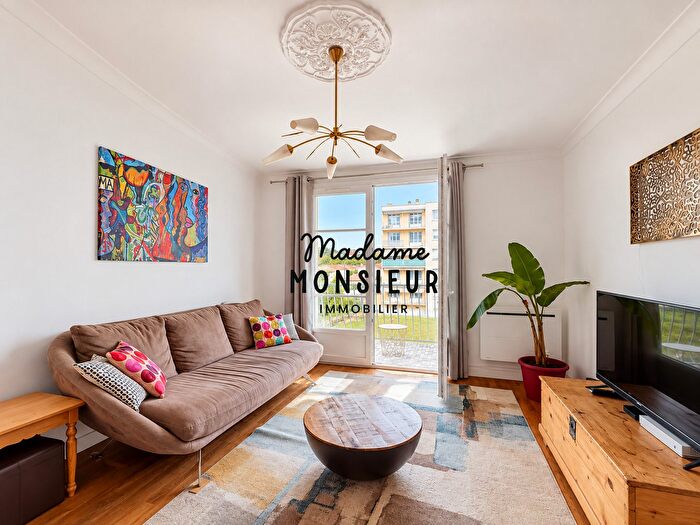 Bourgoin-Jallieu, Pré-Bénit, Quais : Appartement 4 pièces à vendre