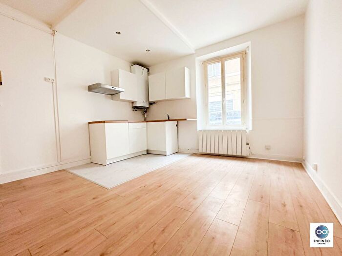 Appartement à louer - Rive Droite-Apport Paris Gare, Corbeil-Essonnes - 2 pièces - 1 chambre