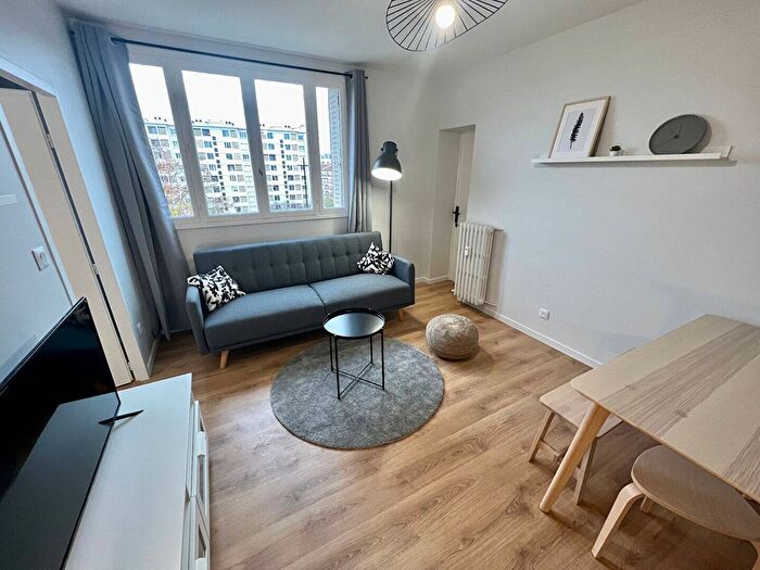 Appartement à louer - Gratte Ciel, Villeurbanne - 4 pièces - 3 chambres