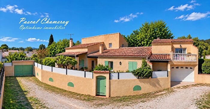 Maison 8 pièces à Eyguières, à vendre