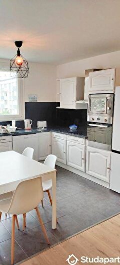 Appartement à louer - Haute Roche Est, Pierre-Bénite - 1 pièce - 4 chambres