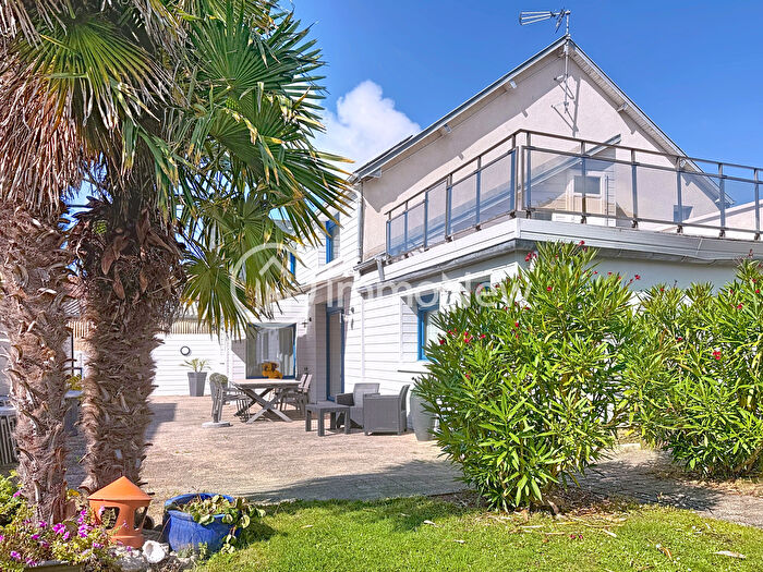 Maison à vendre - Jullouville - 8 pièces - 4 chambres