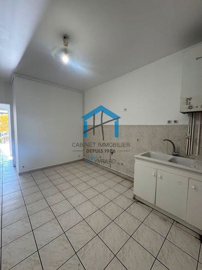 Versant Sud, Rive-de-Gier : Appartement 2 pièces à louer