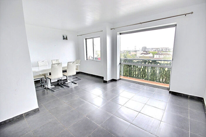 Appartement à vendre - Fresnes, Centre-ville - 4 pièces - 2 chambres