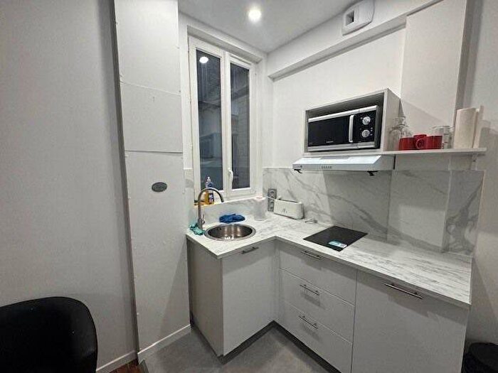 Appartement à louer - Clignancourt-Jules Joffrin, Paris ème arrondissement - 2 pièces - 1 chambre