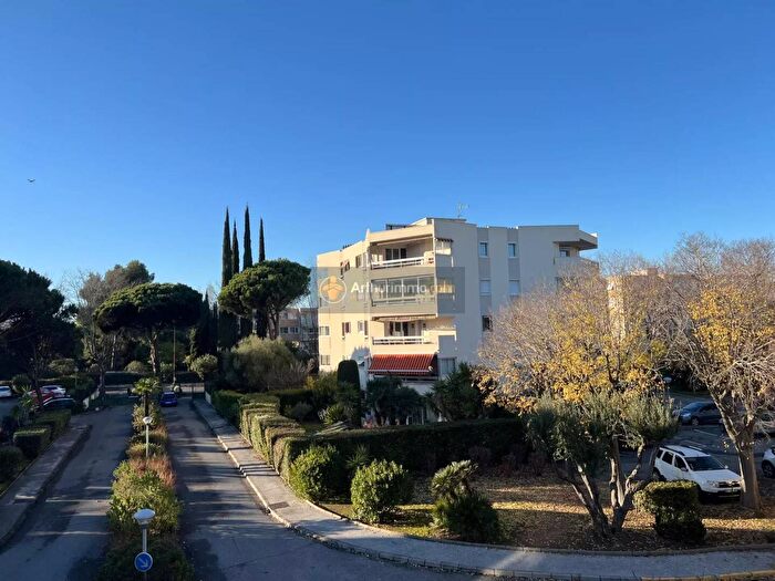 Appartement à louer - Villeneuve, Fréjus - 2 pièces - 1 chambre