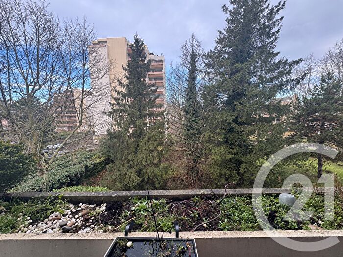 Appartement à louer - Vaulx-en-Velin, Centre Est - 3 pièces - 2 chambres