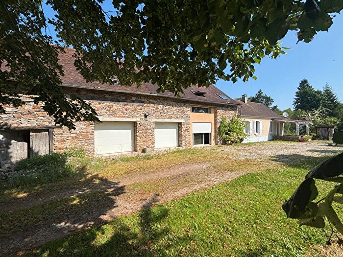Maison à vendre - Saint-Yrieix-la-Perche - 5 pièces - 4 chambres