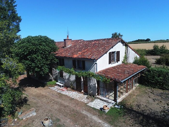 Maison 5 pièces à vendre à Champagne-Mouton
