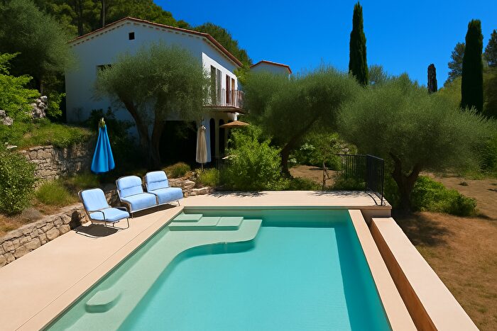 Maison à vendre - Châteauneuf-Grasse - 6 pièces - 4 chambres