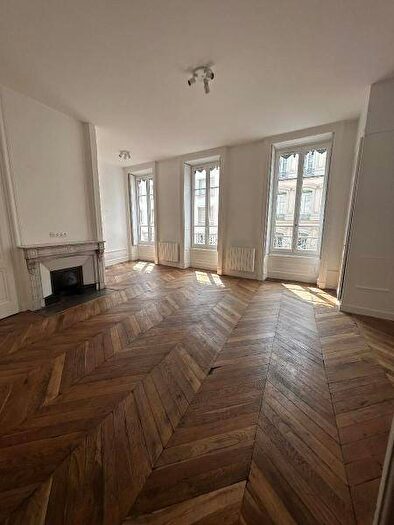 Appartement à louer - Presquîle, Centre ville, Cordeliers, Lyon ème arrondissement - 4 pièces - 3 chambres