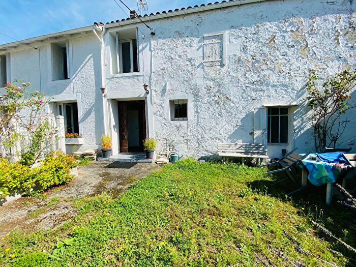 Maison 4 pièces à Bouhet, à vendre