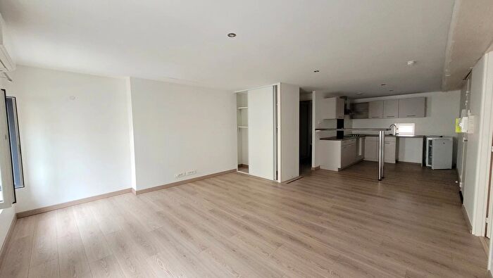 Appartement à louer - Valence, Le Polygone - 2 pièces - 1 chambre