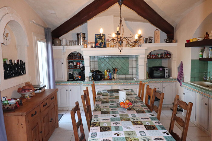 Maison à vendre - Arles, Pont de Crau, Moulès - 5 pièces - 3 chambres