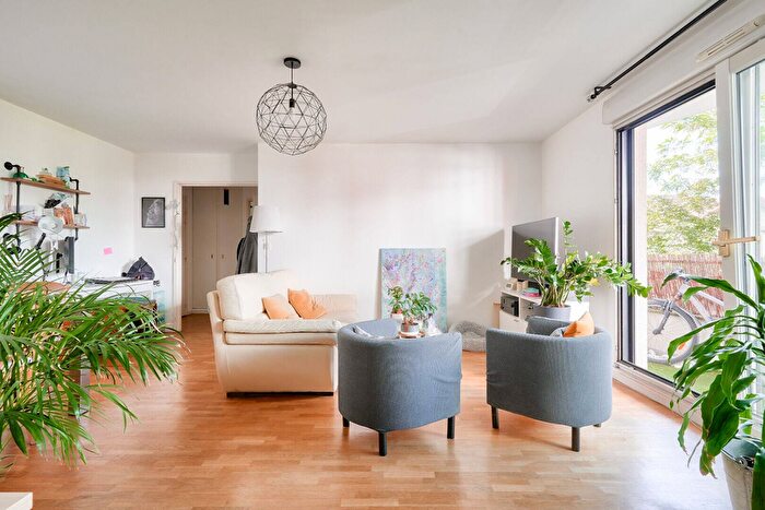 Appartement 3 pièces à louer à Agent Sarre-Centre-Les Vallées-La Garenne, Colombes